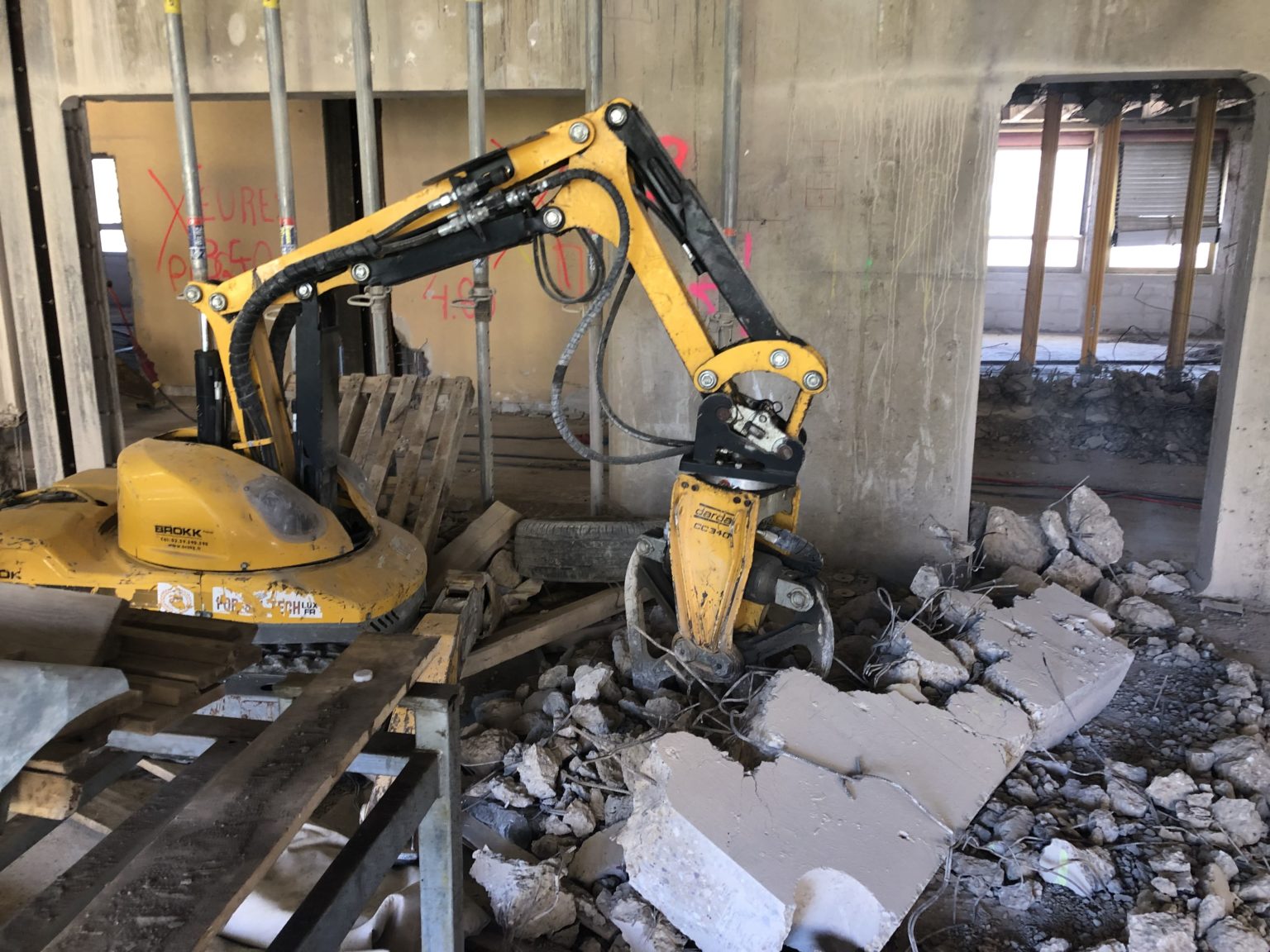 Brokk, les robots et engins de démolition - Brokk 100 et 160 - For Sci Tech